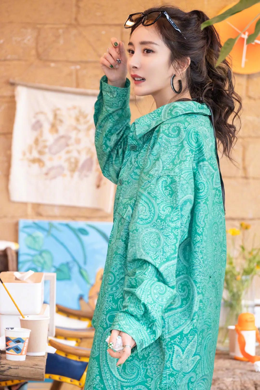 Yang Mi's recent outfits - iNEWS