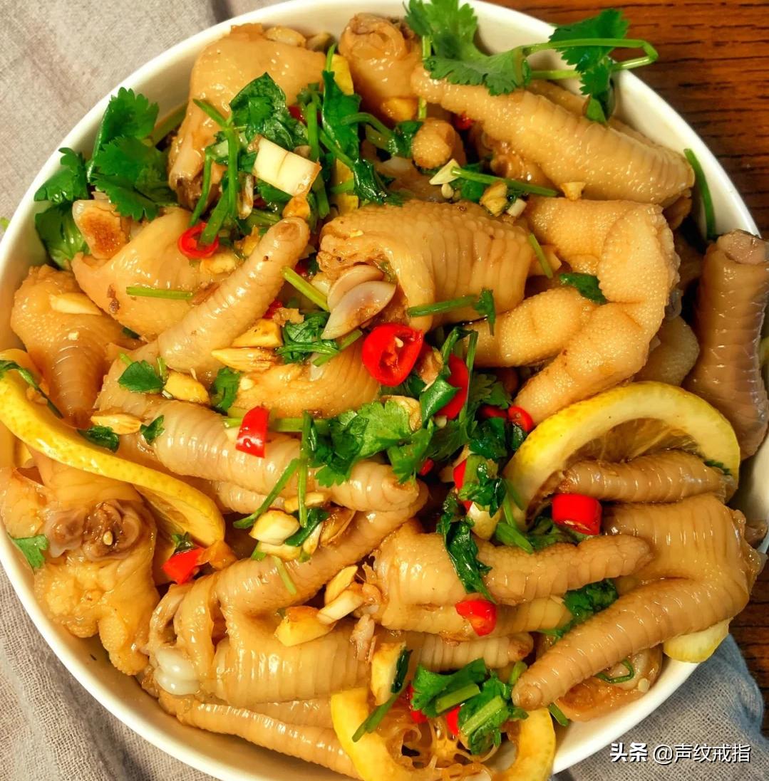 A meal: lemon hot and sour chicken feet + spicy enoki mushroom - iNEWS