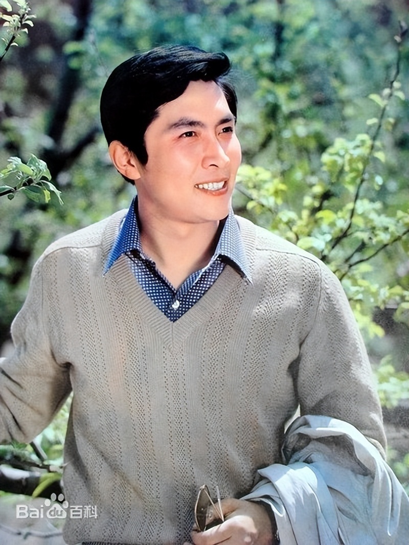 He is Zhuge Liang in "The Romance of the Three Kingdoms", his wife, why ...