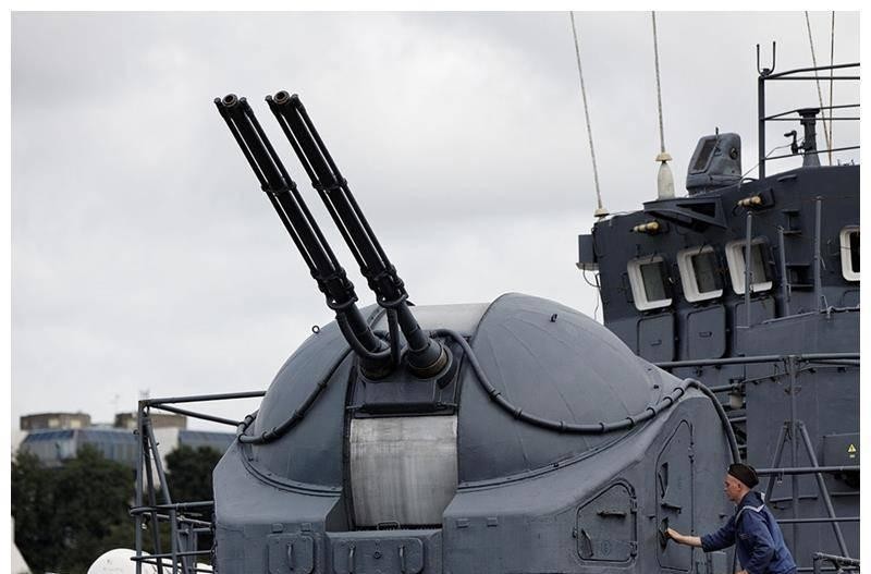 The Soviet Union's first naval fully automatic turret - AK-725 dual ...