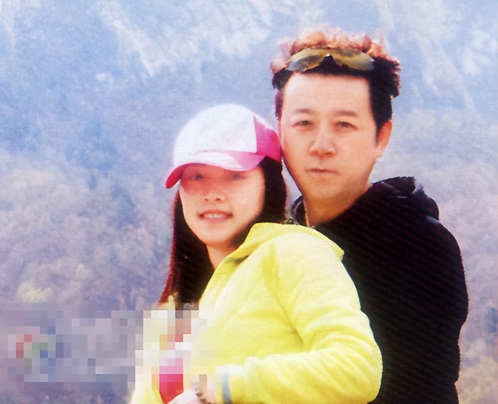 Actor Guo Tao: Showing affection with his teenage wife in front of the camera, but looking down ...