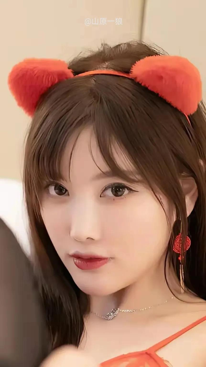 Yang Chenchen, the goddess of temperament - iNEWS