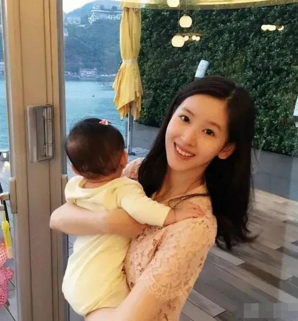 Wang Sicong mocked Zhang Zetian: She is a "second-generation sleeper" who has lost Tsinghua's ...