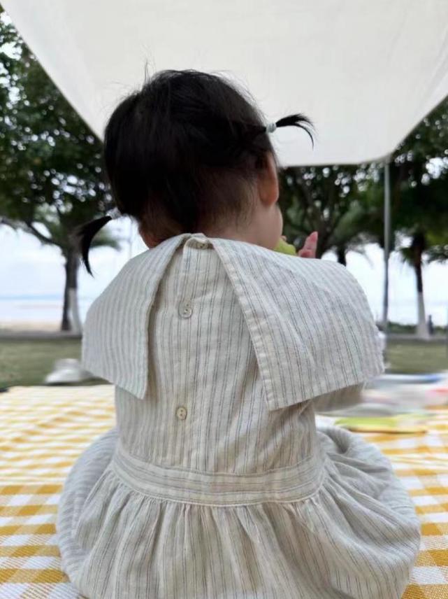 Yang Zishan seldom posted family portraits, secretly took pictures of ...