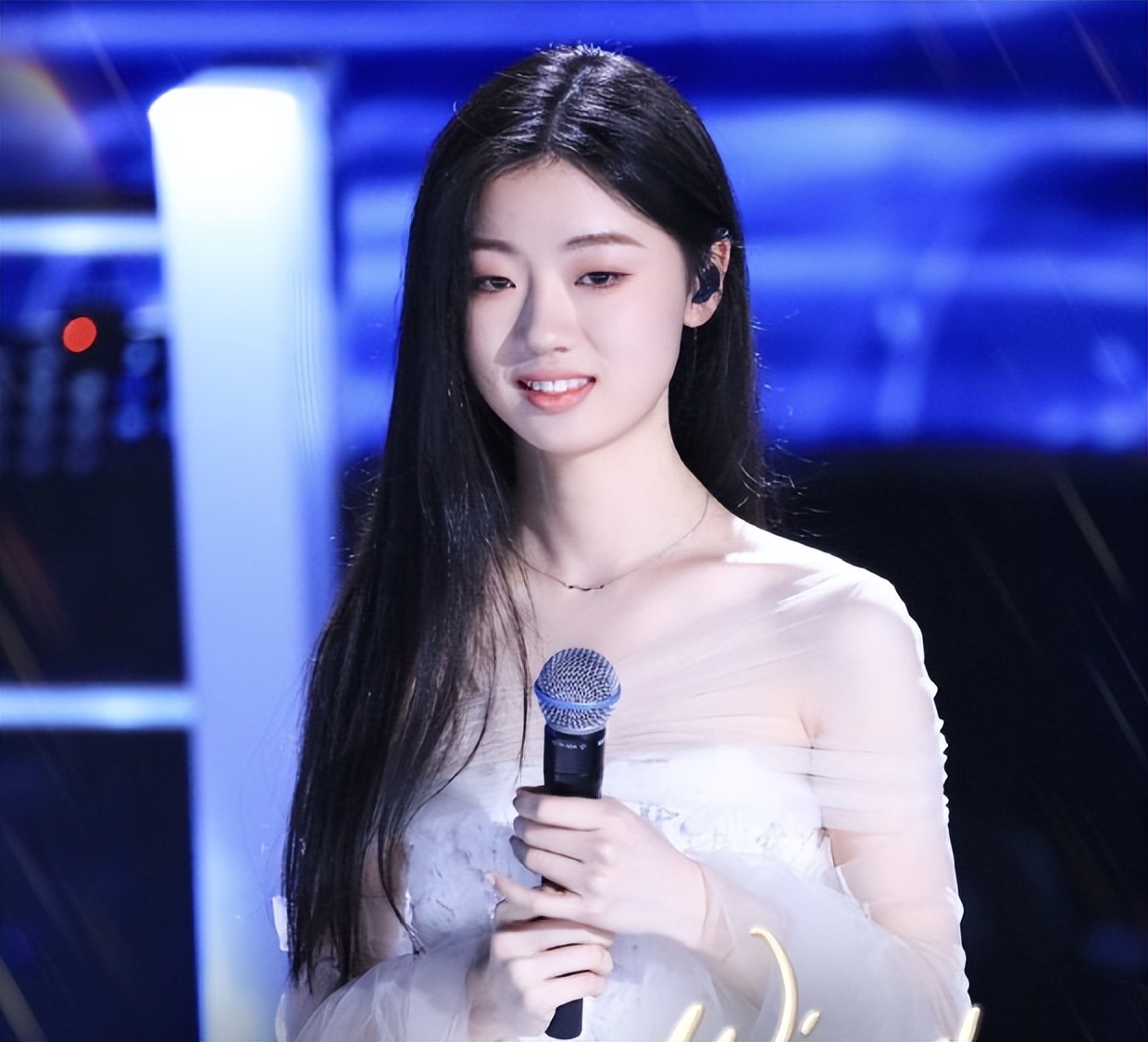 Shan Yichun made her debut with "The Voice of China", but her style is ...