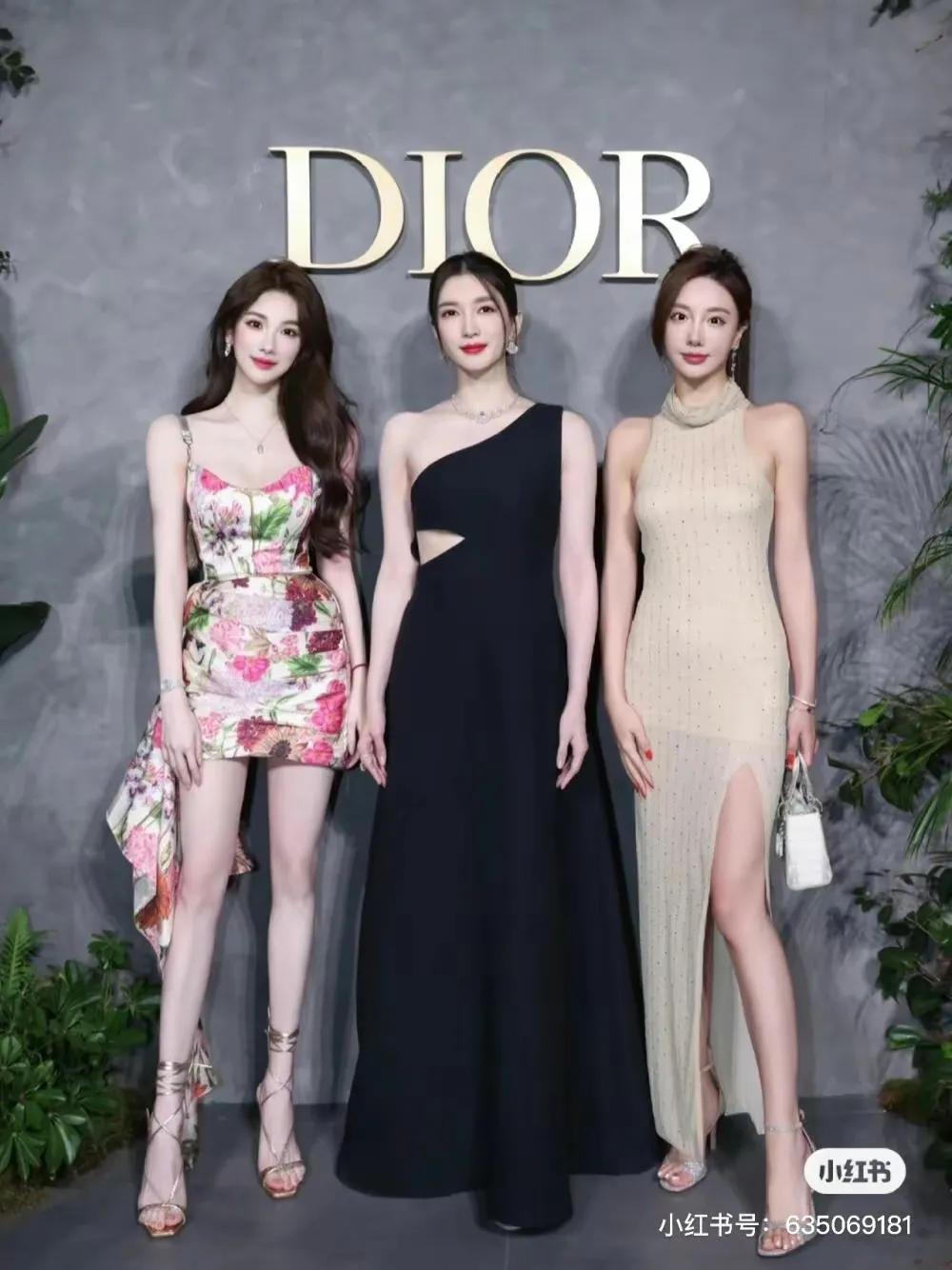 Internet celebrity and Celina Lu Jingshan rolled their eyes after taking a photo, turned around ...