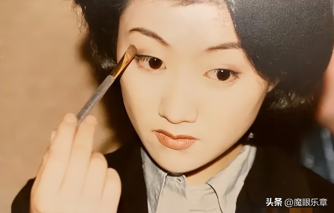 Yang Lei posted the latest group photo with Chen Chen and Fang Haiyan ...