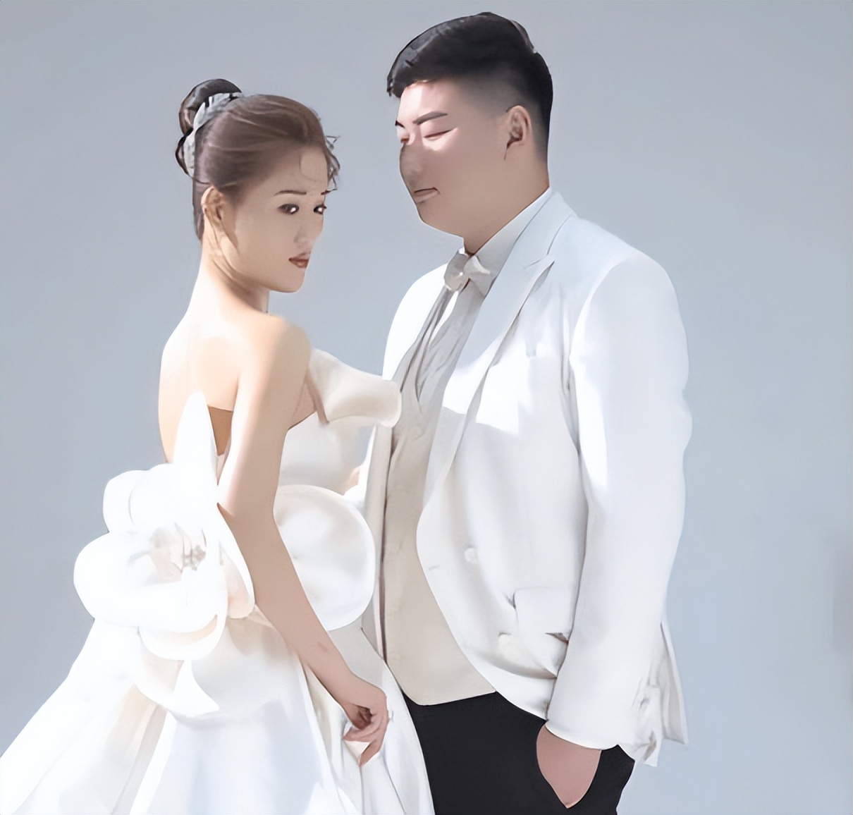 Chen Meng is looking for a partner for her eldest sister-in-law. The ...