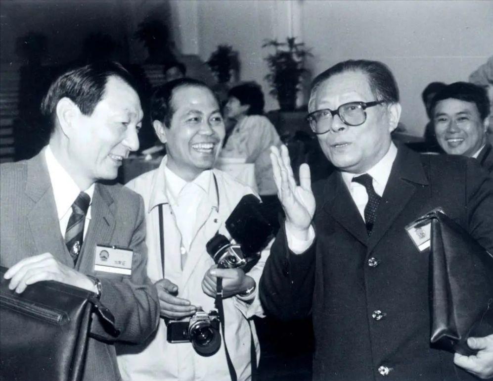 In his speech in 1988, Zhu Rongji said frankly: At least in these three ...