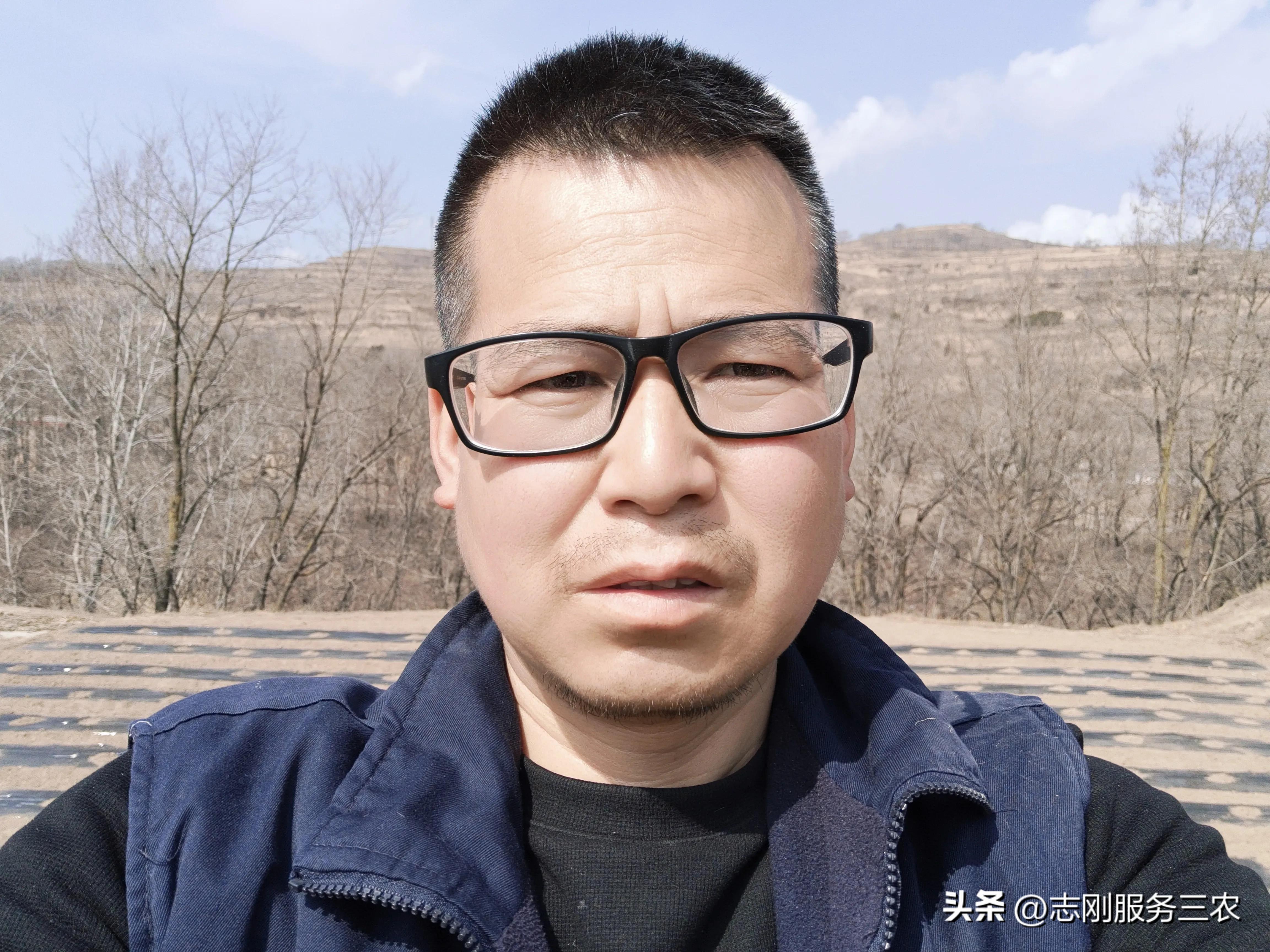 Today, I will talk about "Internet celebrity" and its "Internet ...