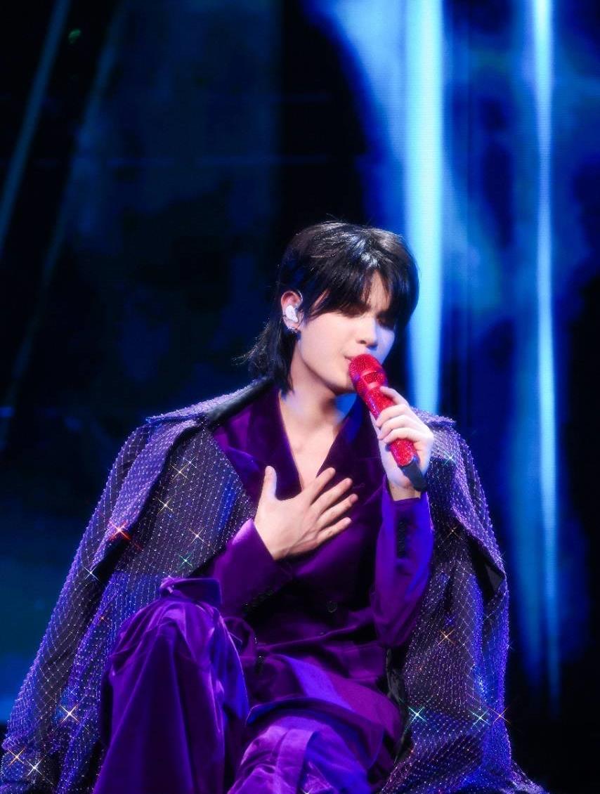 Huang Minghao's solo concert in Changsha started with a shocking new ...