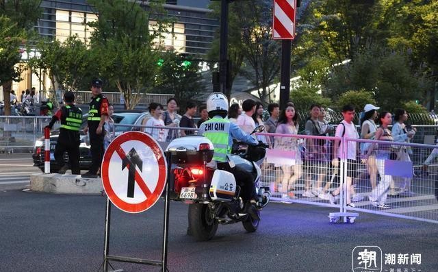 Nearly 50,000 people dispersed in an orderly manner in 50 minutes. Last ...