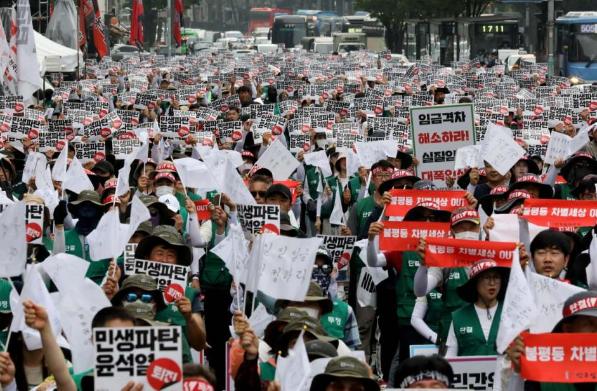 The South Korean government's "whitewashing" of Japan aroused public ...