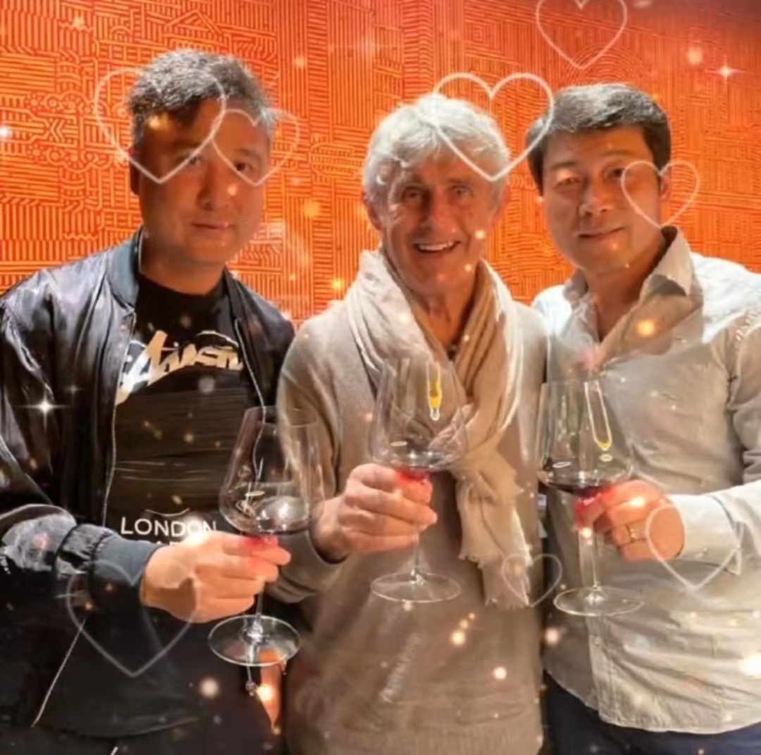 A group photo of Shen Siqihong and Mi Lu!It's a pity to play the World ...