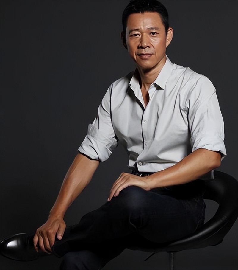 "Zhang Fengyi": After divorce, he married a beautiful wife who was 12 ...