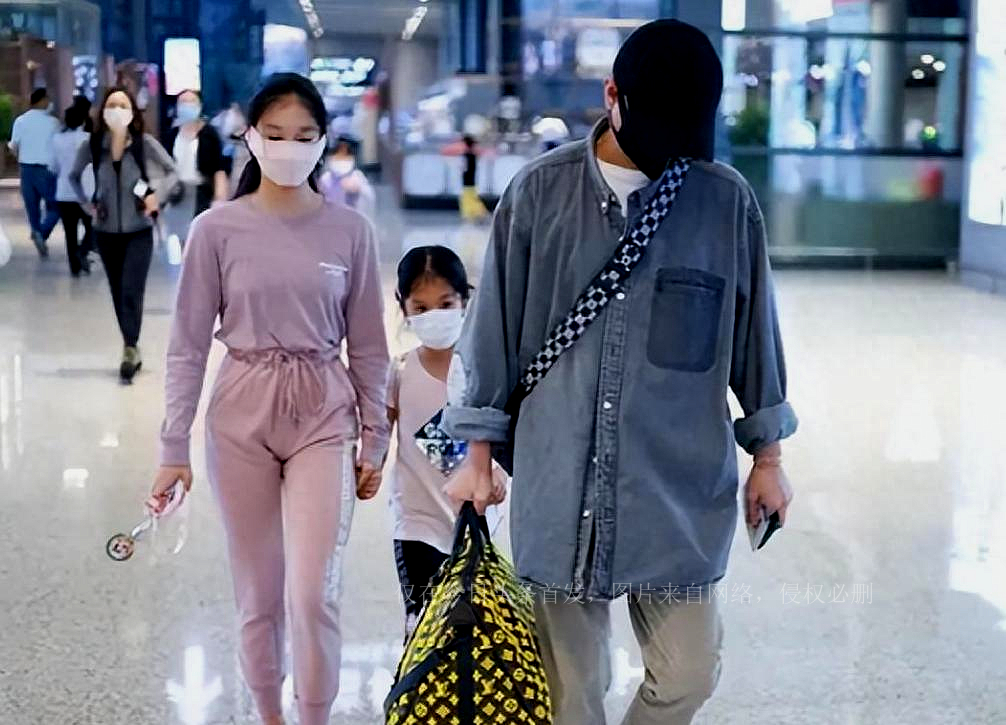 Article Nicholas Tse and Liu Kaiwei formed a group to show up with ...