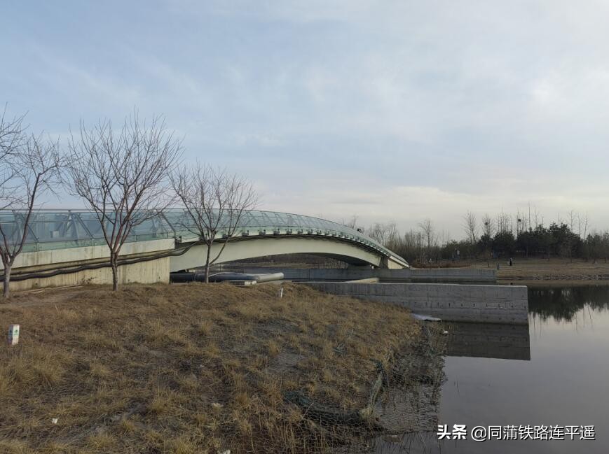 Jingzhe went to the river and lake, the ice melted, the water was clear ...