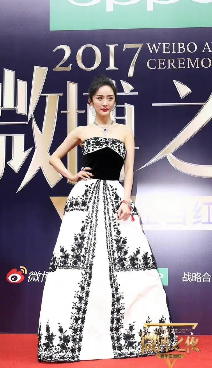 Top stream replacement? Weibo night female stars Dou Yan, whose red ...