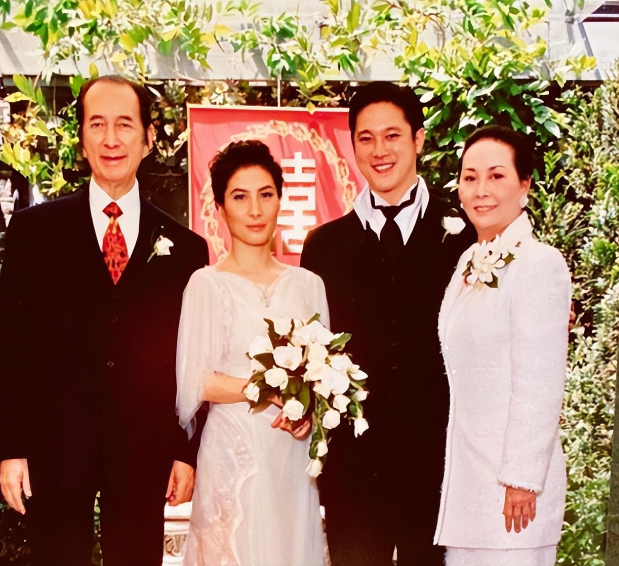 The alternative of the Stanley Ho family, He Chaoqiong and Liang Anqi ...