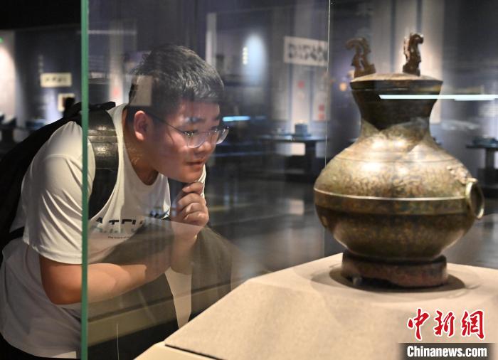 Young people who are willing to share make the enthusiasm for Chinese ...