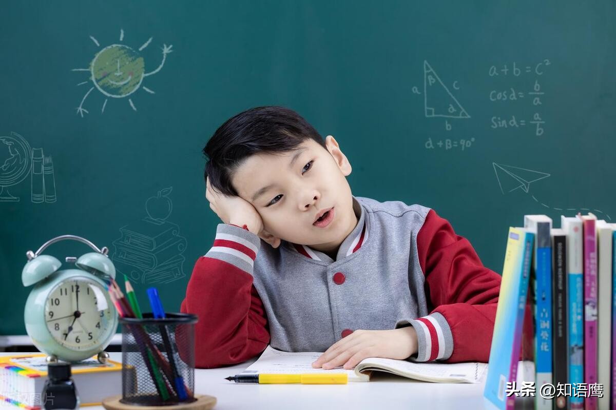 Children's sitting posture is abnormal, too adult - iNEWS