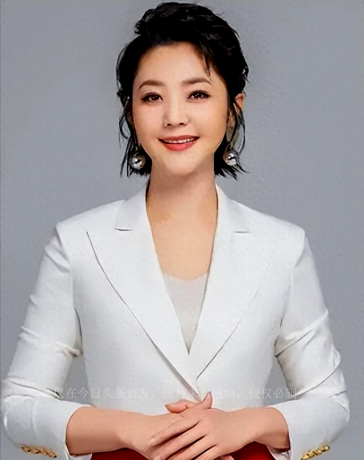 CCTV host Fang Qiong's ups and downs hosting experience. - iMedia