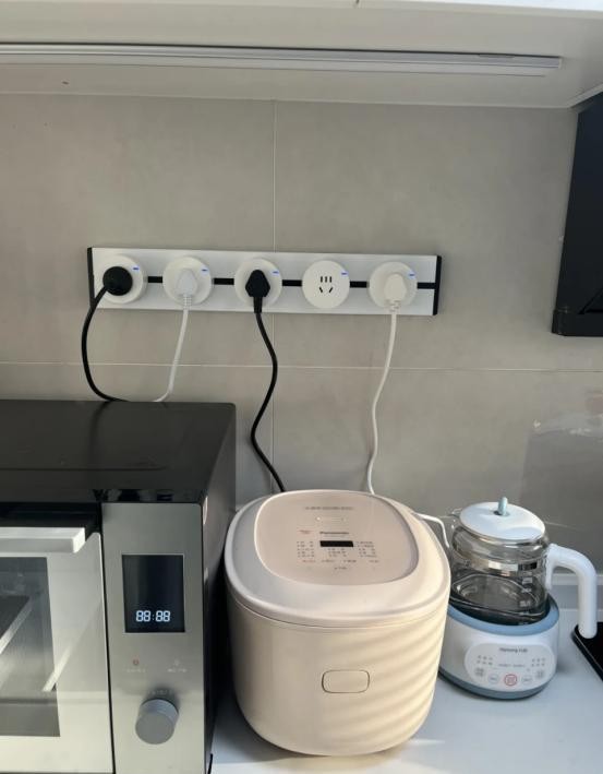 Don't install wall sockets in the kitchen! This is the first time I've ...