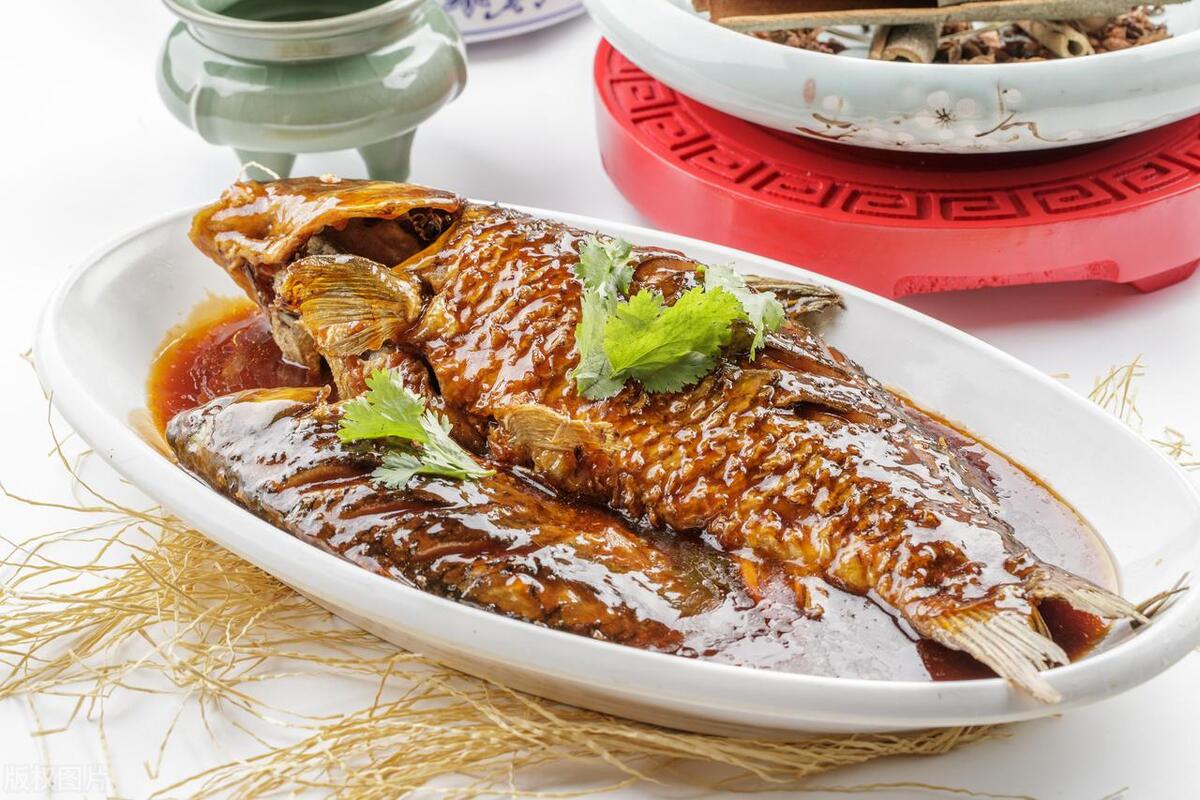 Grilled carp is a traditional Chinese dish - iMedia