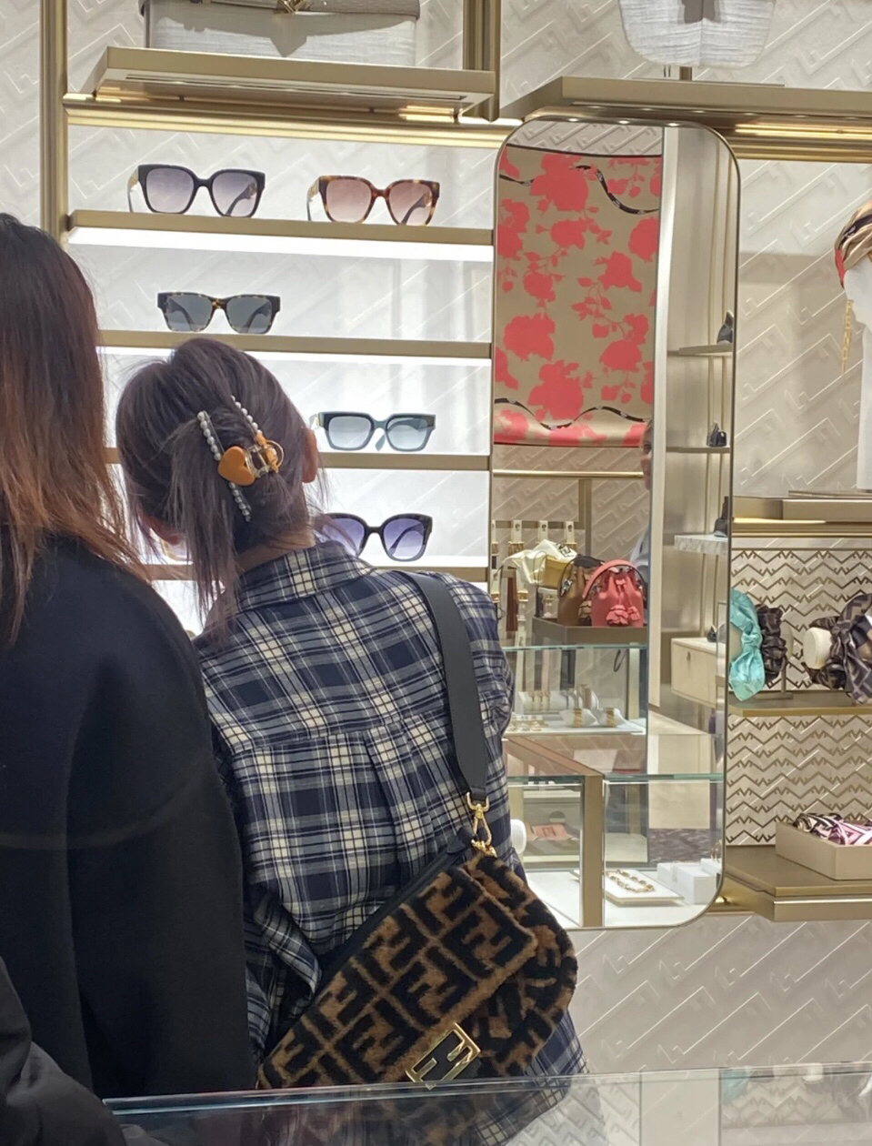 Beauties with the same pouty mouth Song Yuqi and Cheng Xiao went to the ...