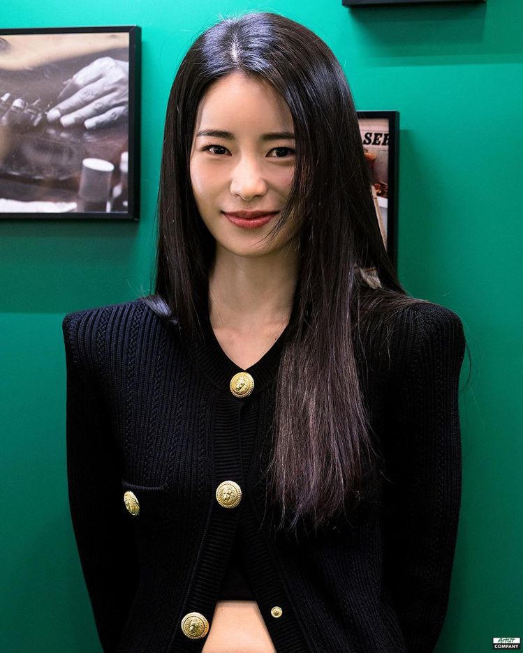 Ji Yeon Hei or Yu Li Bai? Which one of the classic French "gold buckle ...