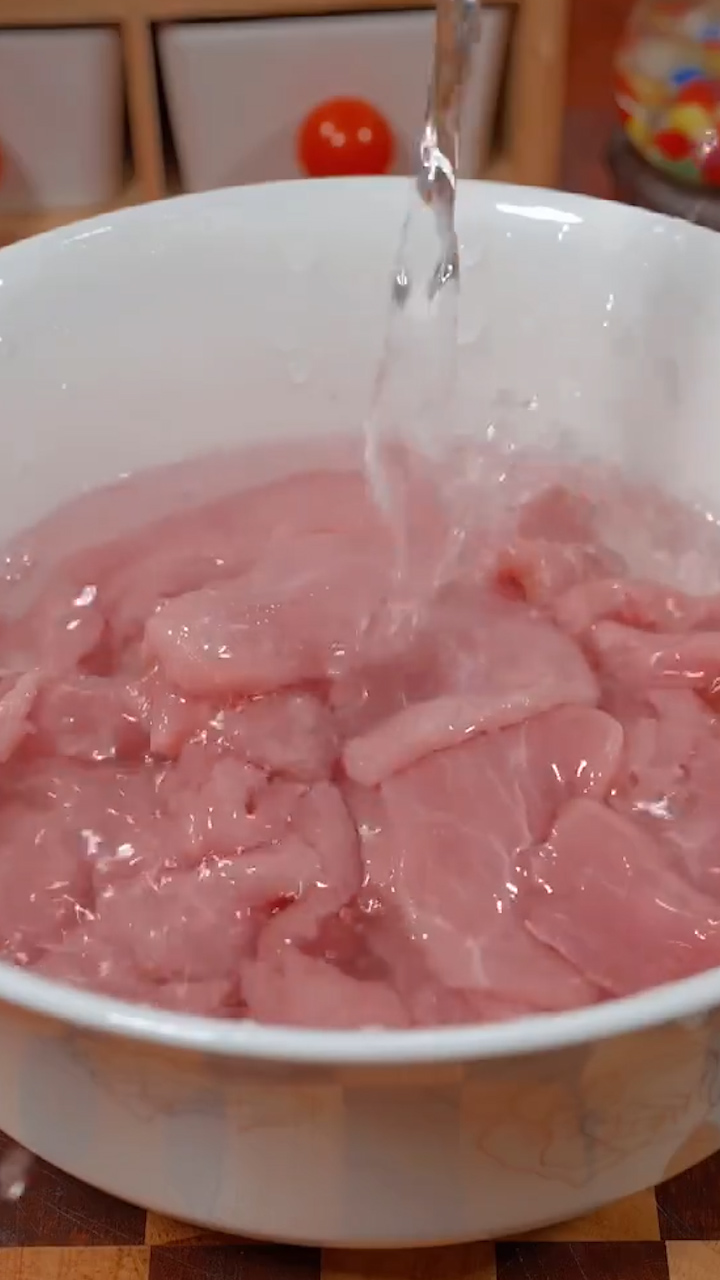 Teach you to make an ancestral Northeast dish with pot-wrapped meat - iNEWS