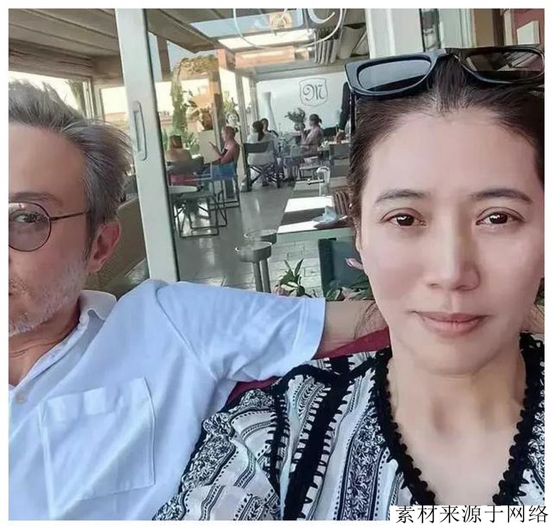 Anita Yuen and his wife went out to sea on a yacht. They were pretty in ...