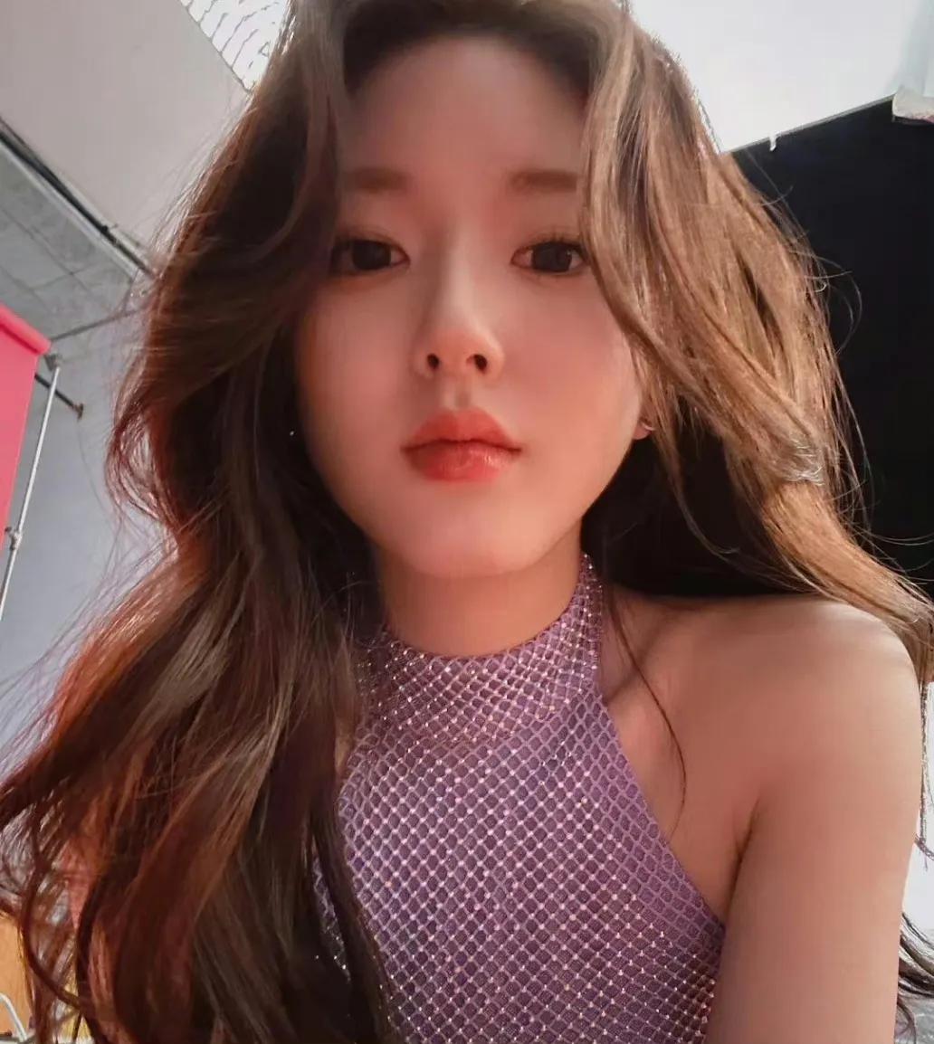 Zhao Lusi's purple style is taken with her - iMedia