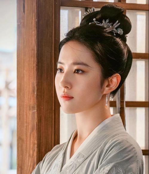 After Miao Miao, Liu Yifei can't escape "campus bullying", and she is more likely to be envied ...