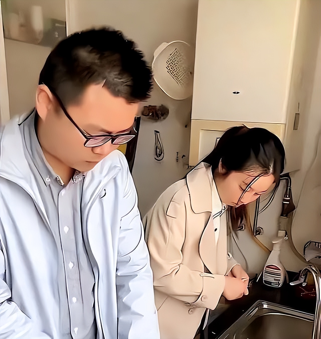 Xiong Lei posted a picture with his son in the same frame, Hui Bao grew a lot taller, and Tian ...