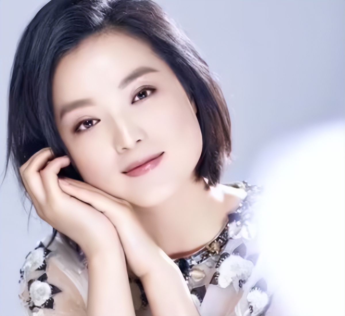 Became popular at the age of nineteen, reaping love at the age of forty ...