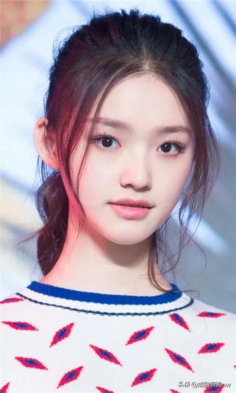 Youthful, beautiful, fashionable and avant-garde Lin Yun, sweet and ...