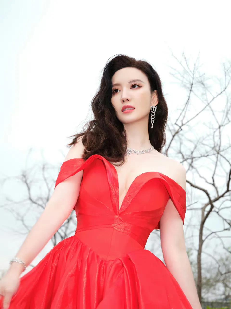 Zhang Meng is really beautiful and charming - iNEWS