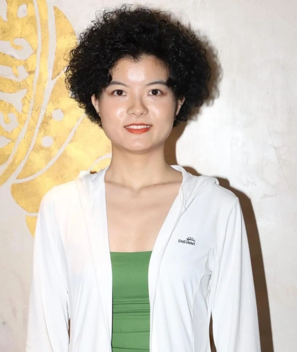 "Exploding Head" Xu Lin changed her hair and challenged her new hairstyle. - iNEWS