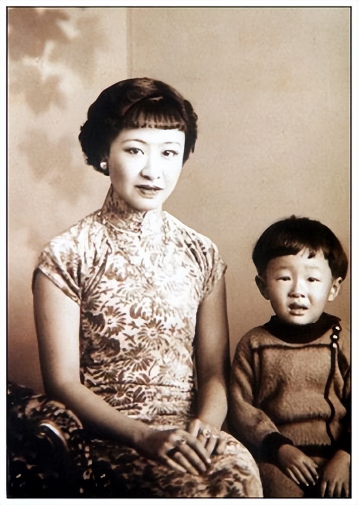 In 1956, Jin Ruixiu went to Fushun to visit Puyi, Runqi and others ...