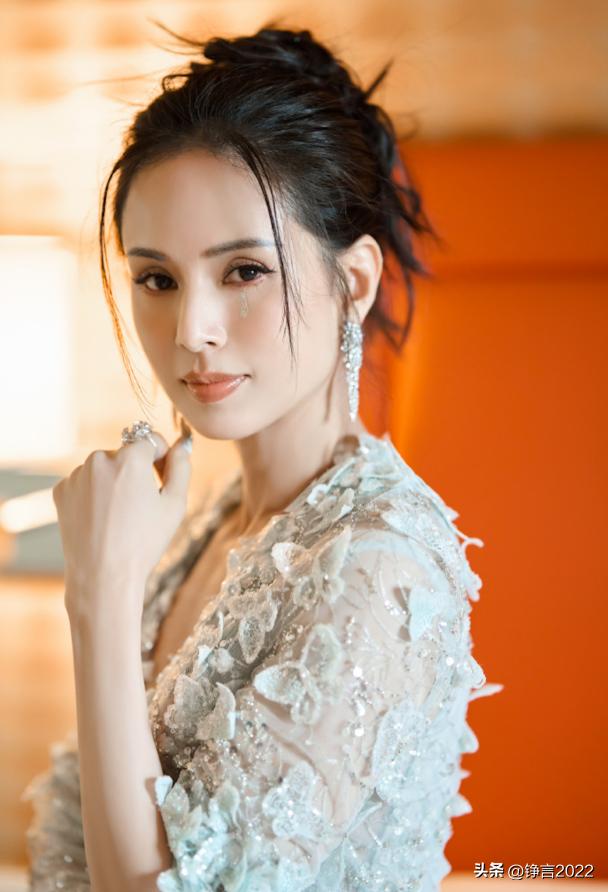 Li Ruotong drank soda 20 years ago, but he is still gorgeous in his 60s ...