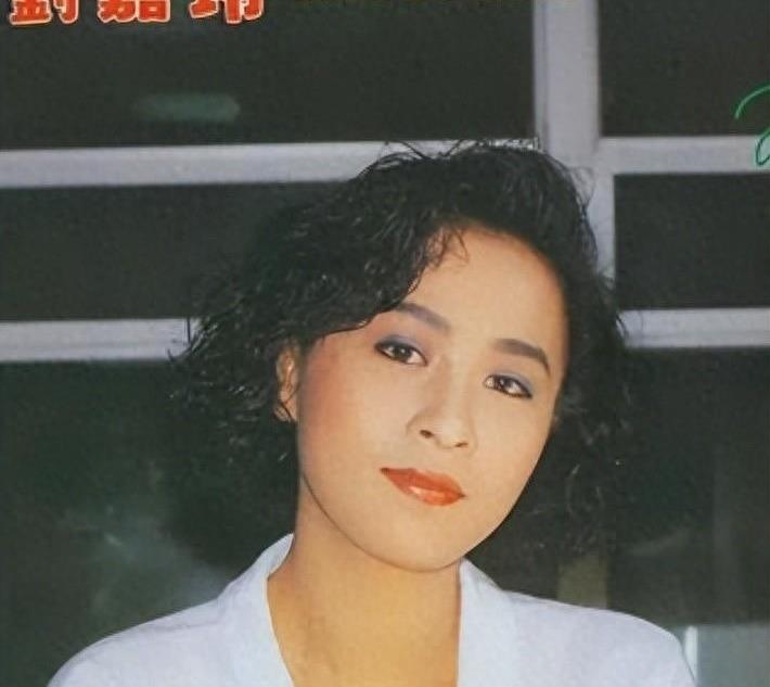 Carina Lau's "indecent photos" were exposed, causing a riot in Hong Kong's entertainment ...