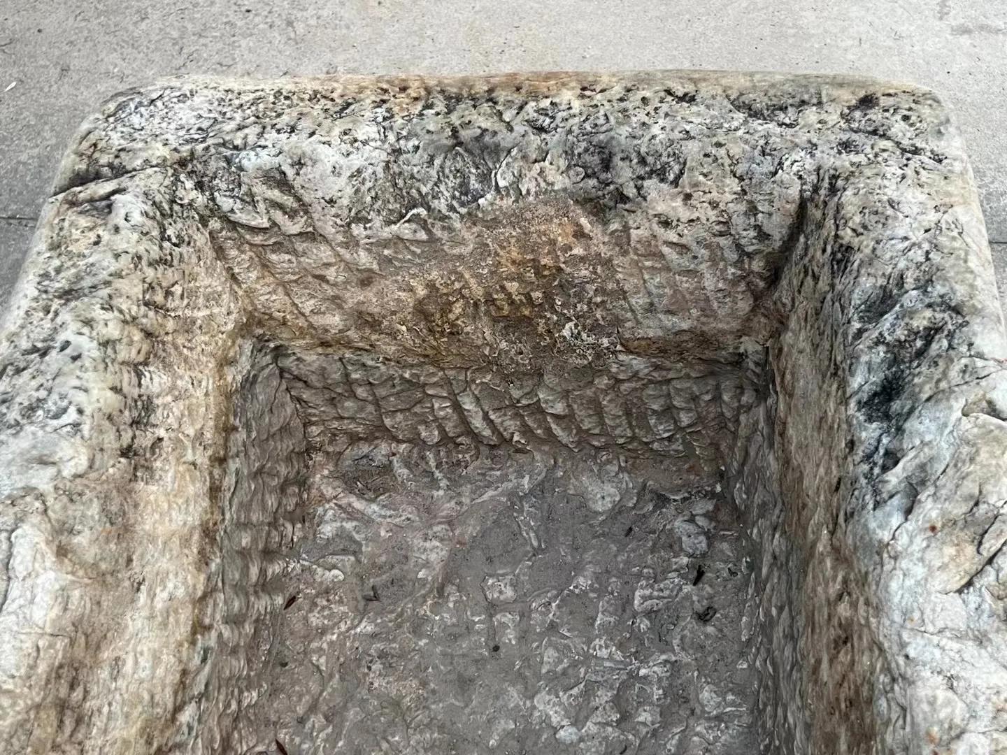 Four-sided carved stone basin - iNEWS