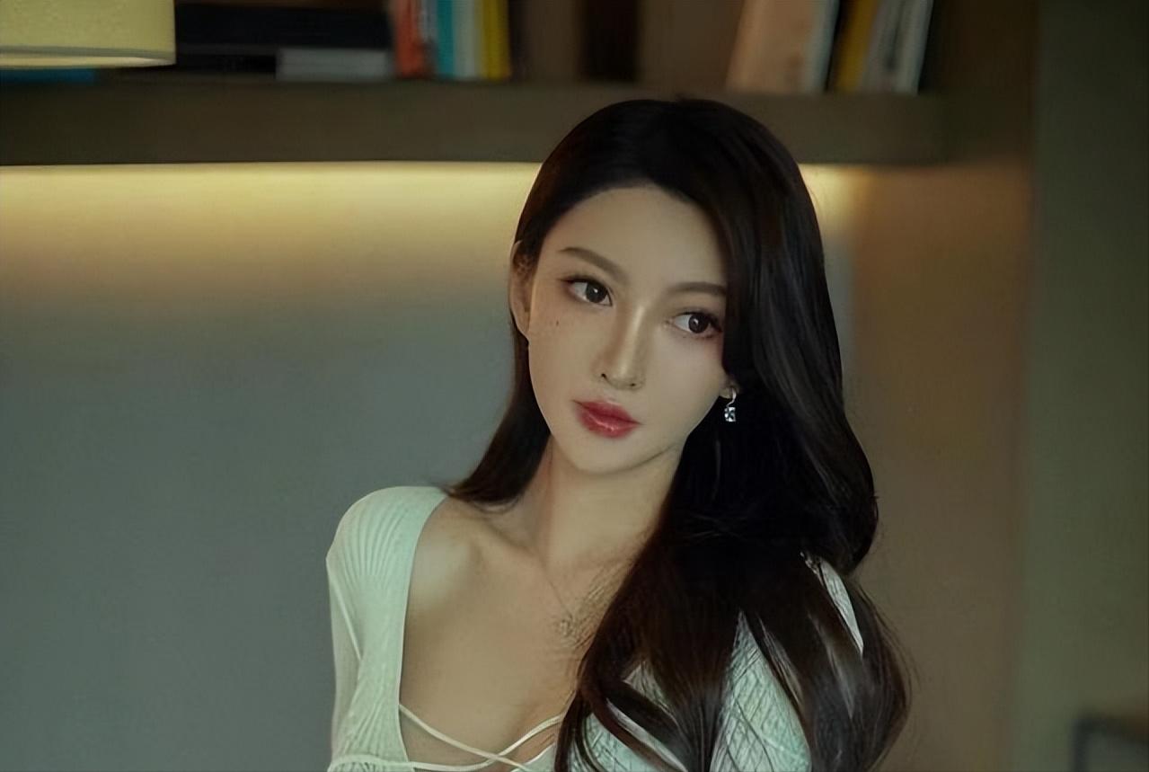 Huang Xiaoming is single again, how to choose the next marriage, Ye Ke is already in place, she ...