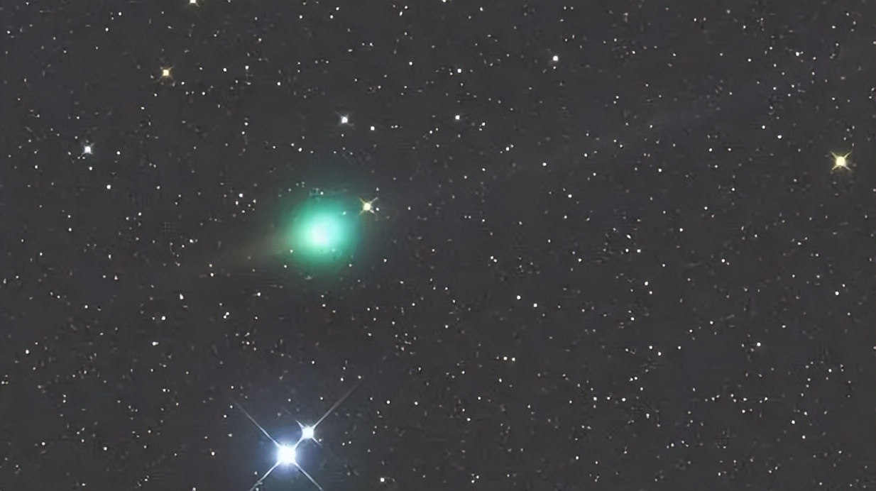 Scientists discovered the first "green star", emitting a strange dark ...