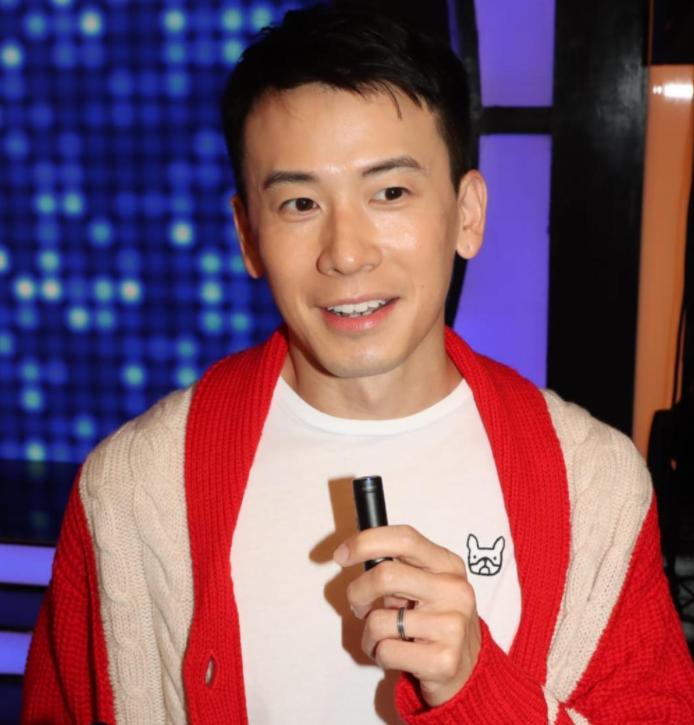 David Jiang leads a group of family members on the show!It's so cool to ...