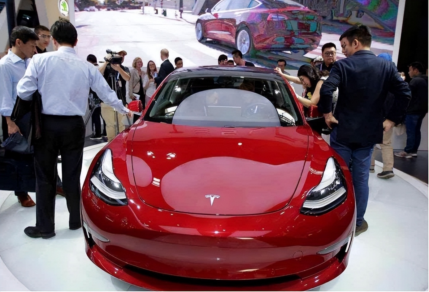 How big is the battery gap between Tesla and BYD?Driver: One relies on ...