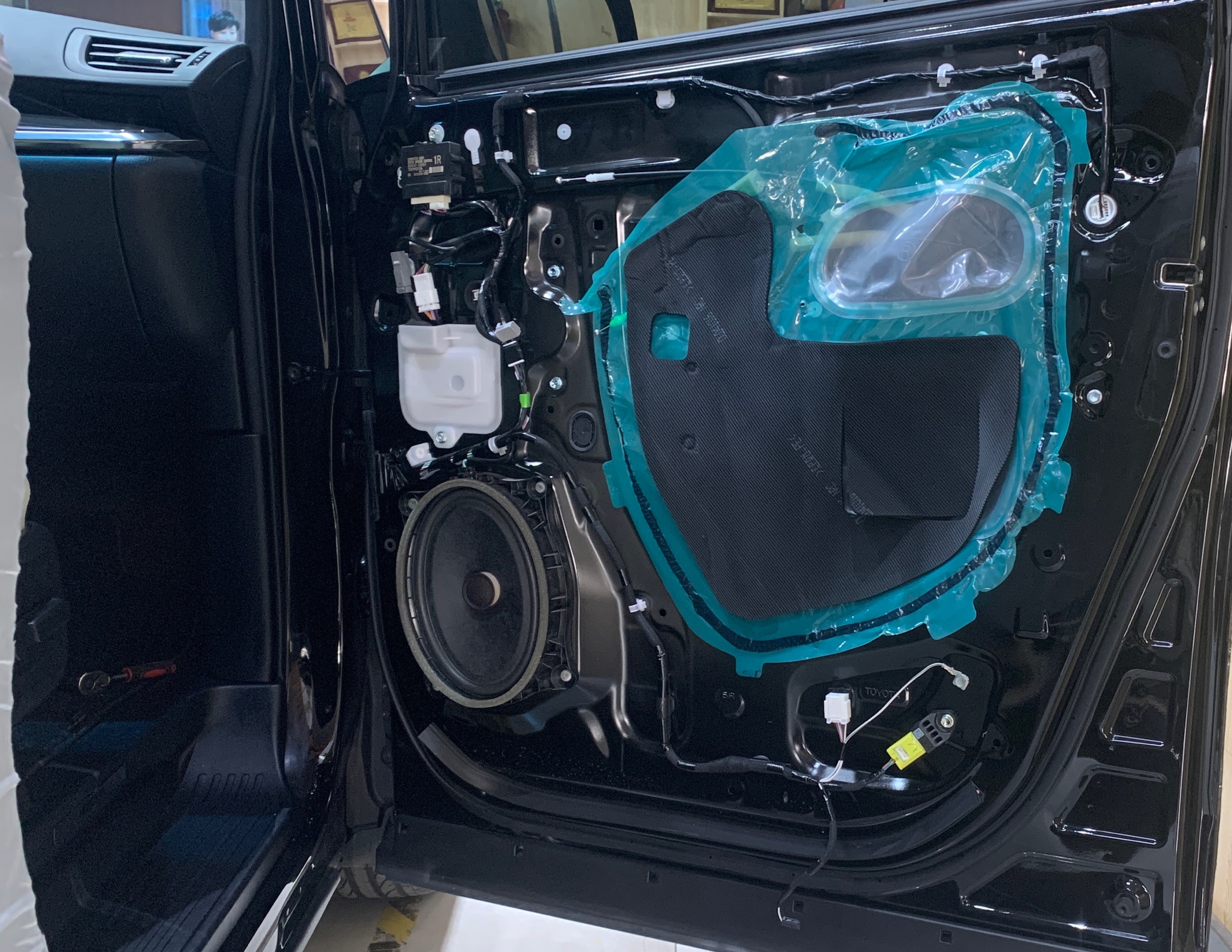 Lexus LM350H car sound insulation modification exquisite life - iNEWS