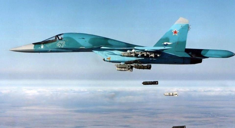 Large-scale cluster missiles roared, and hundreds of missiles hit: the ...