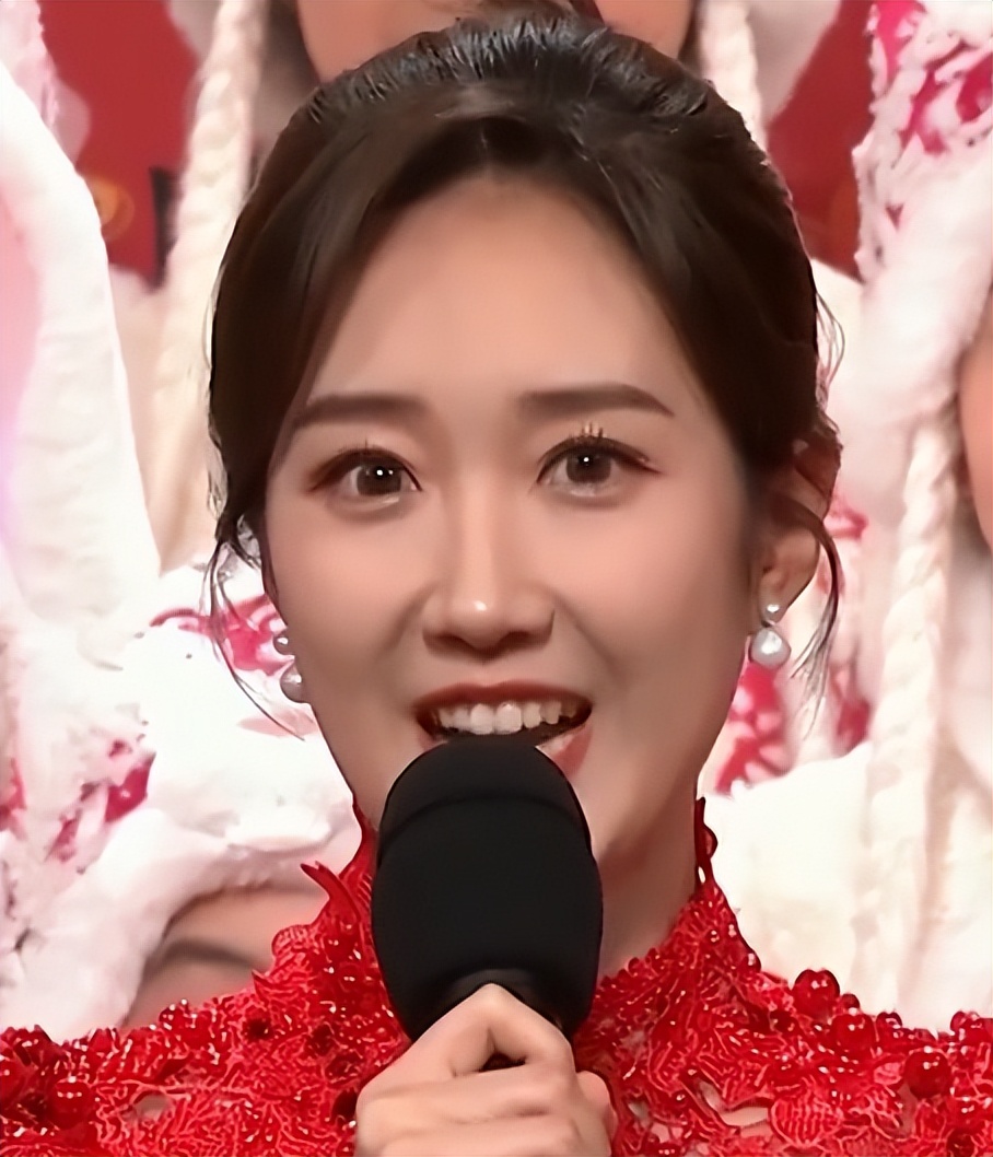 Spring Festival Gala host status competition!Ma Fanshu bumps into Li Sisi, newcomer Wang Jianing ...